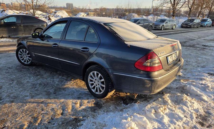 Zils Mercedes-Benz e-200 2008 Viļņa, ar dzinēja tilpumu 2.20 L un nobraukumu 340 tūkst. km par 3200 €, foto 4 vietnē AUTOMOTO.COM.LV