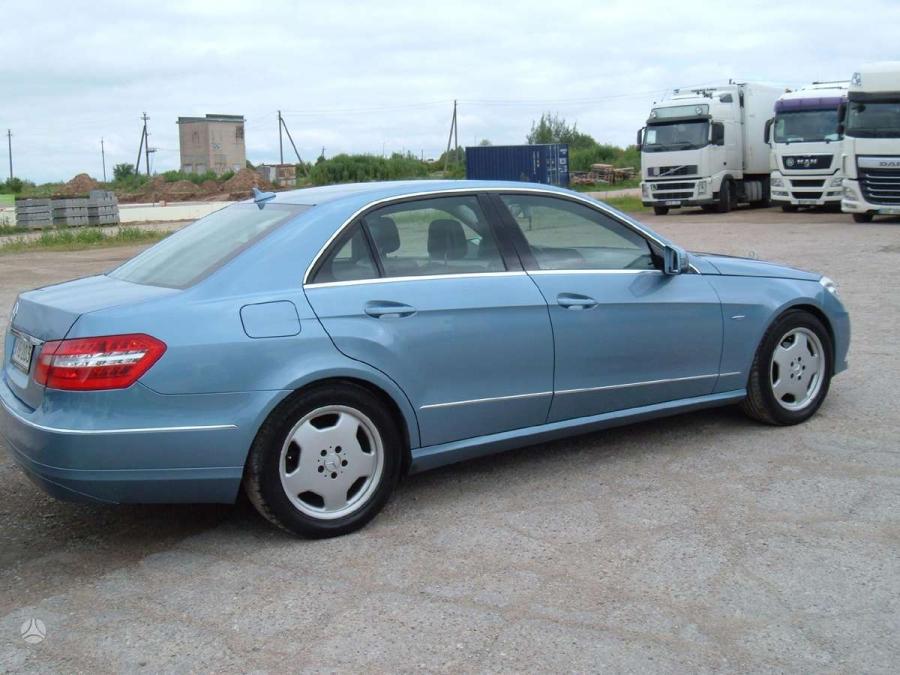 Blue Mercedes-Benz e-200 2010 in Siauliai, with an engine capacity of 2.14 L and mileage of 430 thousand km for 5200 €, photo 7 on AUTOMOTO.COM.LV