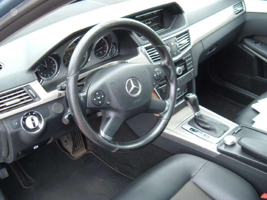 Blue Mercedes-Benz e-200 2010 in Siauliai, with an engine capacity of 2.14 L and mileage of 430 thousand km for 5200 €, photo 11 on AUTOMOTO.COM.LV