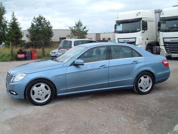 Blue Mercedes-Benz e-200 2010 in Siauliai, with an engine capacity of 2.10 L and mileage of 430 thousand km for 5200 €, photo 4 on AUTOMOTO.COM.LV