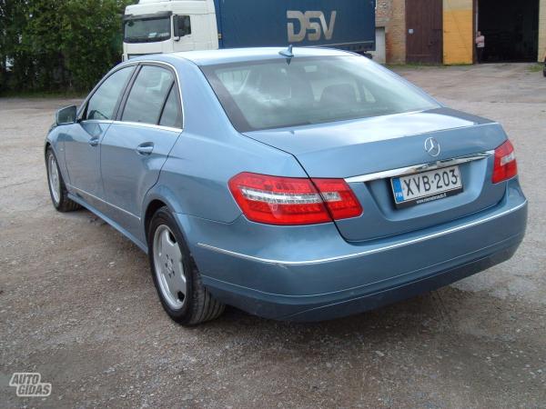 Blue Mercedes-Benz e-200 2010 in Siauliai, with an engine capacity of 2.10 L and mileage of 430 thousand km for 5200 €, photo 5 on AUTOMOTO.COM.LV