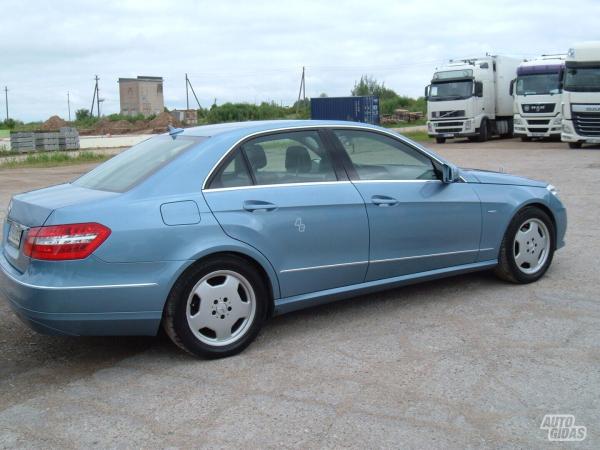 Blue Mercedes-Benz e-200 2010 in Siauliai, with an engine capacity of 2.10 L and mileage of 430 thousand km for 5200 €, photo 7 on AUTOMOTO.COM.LV