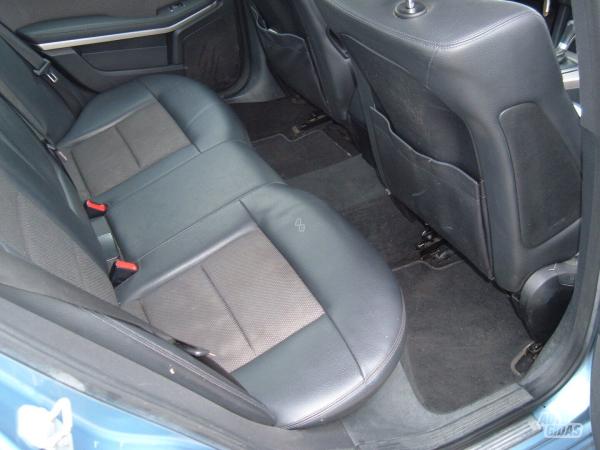 Blue Mercedes-Benz e-200 2010 in Siauliai, with an engine capacity of 2.10 L and mileage of 430 thousand km for 5200 €, photo 10 on AUTOMOTO.COM.LV