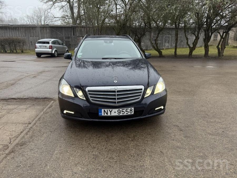 Синий Мерседес E 200 2010 в Балви, объемом двигателя 2.20 л и пробегом 297 тыс. км за 6500 €, фото 1 на AUTOMOTO.COM.LV