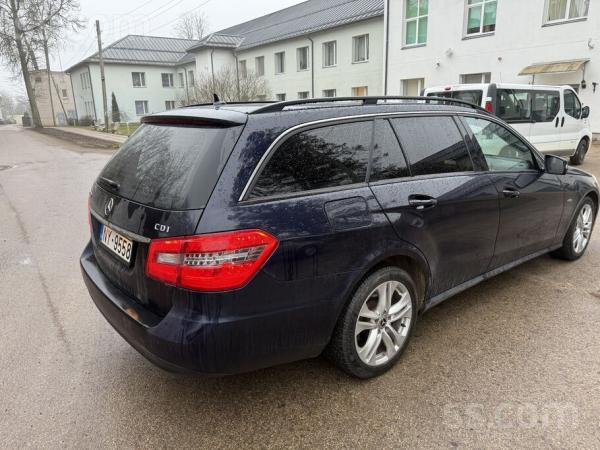 Blue Mercedes-Benz e-200 2010 in Balvi, with an engine capacity of 2.20 L and mileage of 297 thousand km for 6500 €, photo 3 on AUTOMOTO.COM.LV