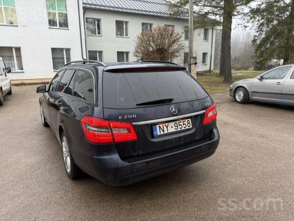 Blue Mercedes-Benz e-200 2010 in Balvi, with an engine capacity of 2.20 L and mileage of 297 thousand km for 6500 €, photo 4 on AUTOMOTO.COM.LV
