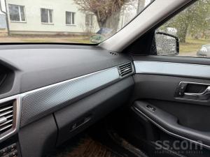 Синий Мерседес E 200 2010 в Балви, объемом двигателя 2.20 л и пробегом 297 тыс. км за 6500 €, фото 9 на AUTOMOTO.COM.LV