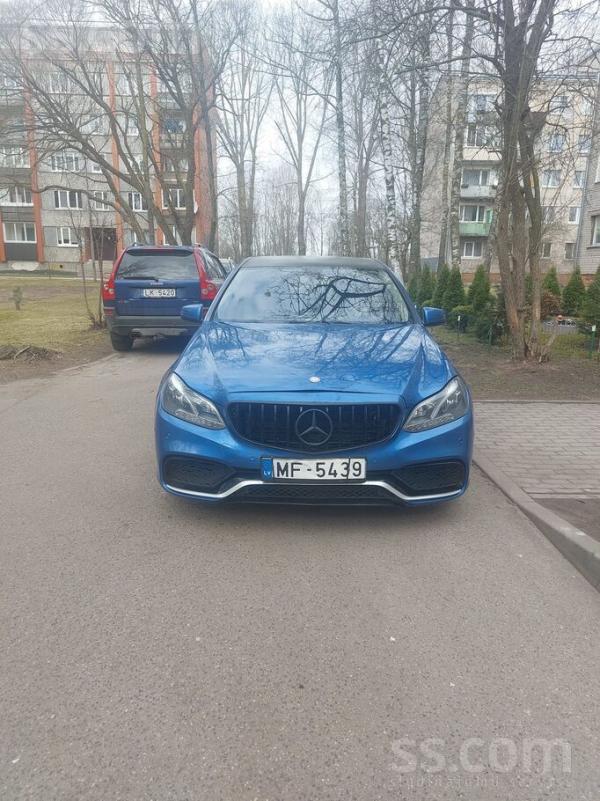 Blue Mercedes-Benz e-200 2011 in Riga, with an engine capacity of 2.10 L and mileage of 473 thousand km for 6200 €, photo 4 on AUTOMOTO.COM.LV