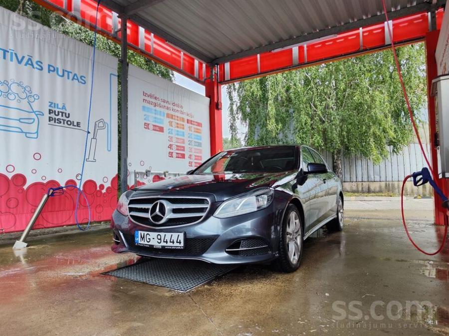 Синий Мерседес E 200 2013 в Рига, объемом двигателя 2.00 л и пробегом 150 тыс. км за 12900 €, фото 3 на AUTOMOTO.COM.LV