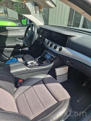 Blue Mercedes-Benz e-200 2017 in Riga, with an engine capacity of 2.00 L and mileage of 160 thousand km for 25000 €, photo 3 on AUTOMOTO.COM.LV