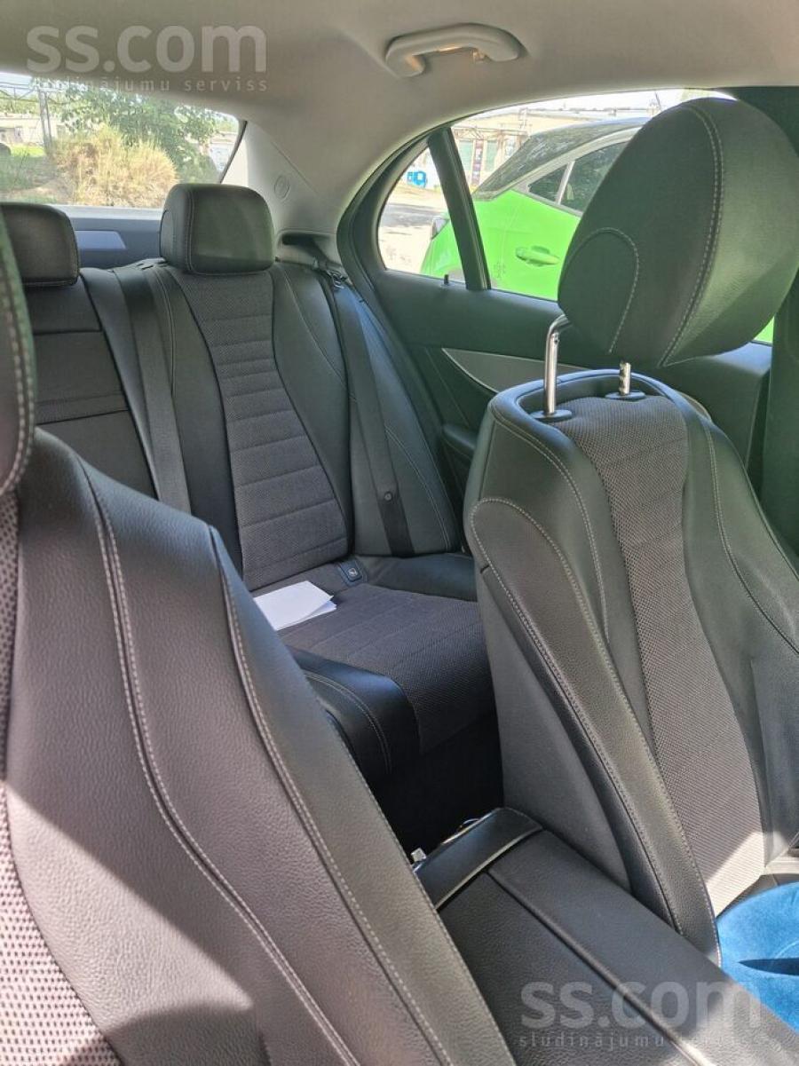 Blue Mercedes-Benz e-200 2017 in Riga, with an engine capacity of 2.00 L and mileage of 160 thousand km for 25000 €, photo 4 on AUTOMOTO.COM.LV