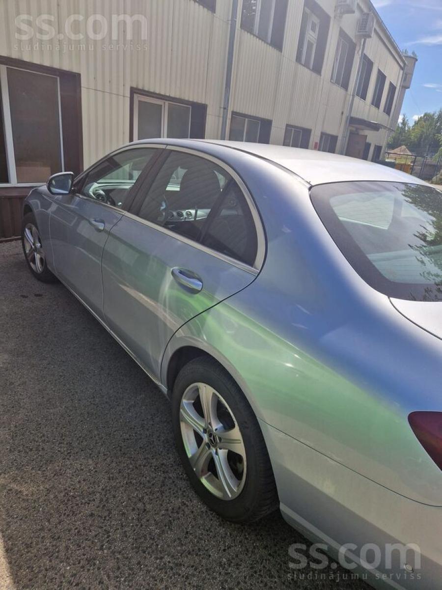 Blue Mercedes-Benz e-200 2017 in Riga, with an engine capacity of 2.00 L and mileage of 160 thousand km for 25000 €, photo 5 on AUTOMOTO.COM.LV