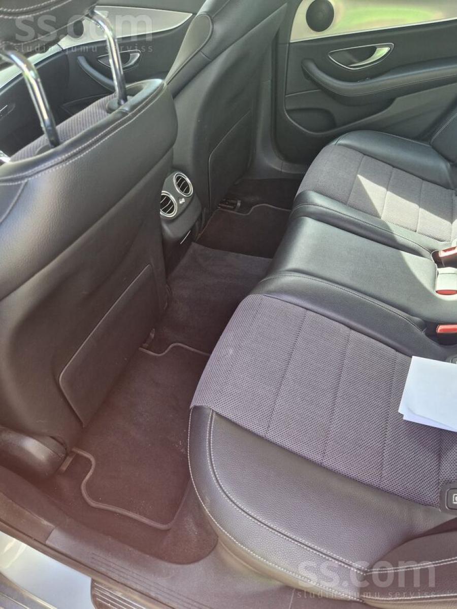Blue Mercedes-Benz e-200 2017 in Riga, with an engine capacity of 2.00 L and mileage of 160 thousand km for 25000 €, photo 6 on AUTOMOTO.COM.LV
