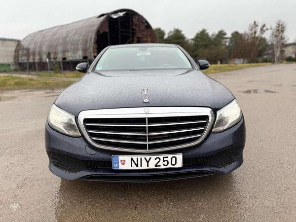 Blue Mercedes-Benz e-200 2018 in Kaunas, with an engine capacity of 2.00 L and mileage of 306 thousand km for 10500 €, photo 8 on AUTOMOTO.COM.LV