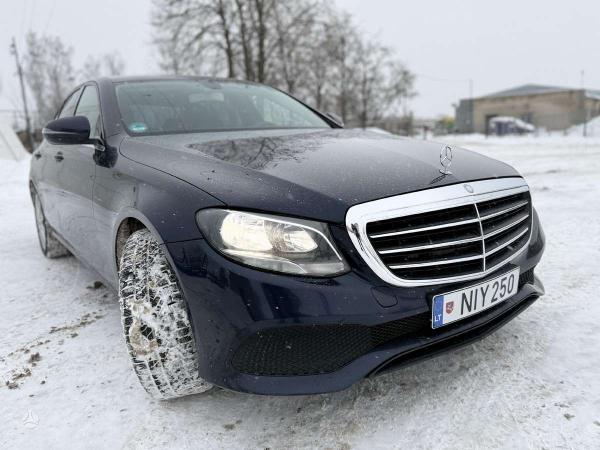 Blue Mercedes-Benz e-200 2018 in Kaunas, with an engine capacity of 2.00 L and mileage of 305 thousand km for 9900 €, photo 2 on AUTOMOTO.COM.LV