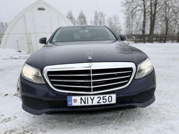 Blue Mercedes-Benz e-200 2018 in Kaunas, with an engine capacity of 2.00 L and mileage of 305 thousand km for 9900 €, photo 3 on AUTOMOTO.COM.LV