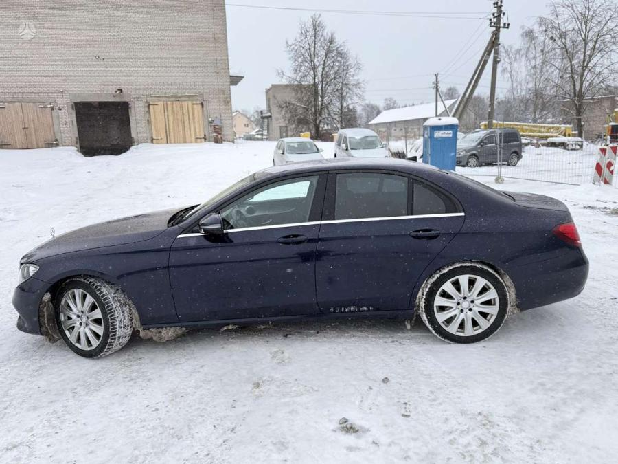 Zils Mercedes-Benz e-200 2018 Kauņa, ar dzinēja tilpumu 2.00 L un nobraukumu 305 tūkst. km par 9900 €, foto 4 vietnē AUTOMOTO.COM.LV
