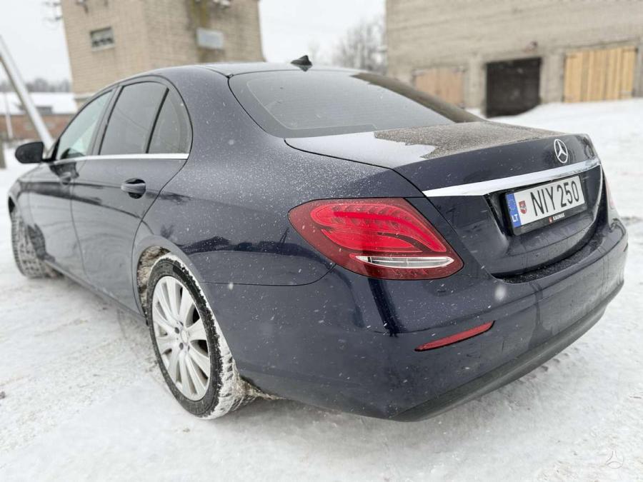 Zils Mercedes-Benz e-200 2018 Kauņa, ar dzinēja tilpumu 2.00 L un nobraukumu 305 tūkst. km par 9900 €, foto 5 vietnē AUTOMOTO.COM.LV