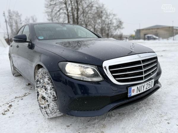 Zils Mercedes-Benz e-200 2018 Kauņa, ar dzinēja tilpumu 2.00 L un nobraukumu 305 tūkst. km par 9950 €, foto 1 vietnē AUTOMOTO.COM.LV