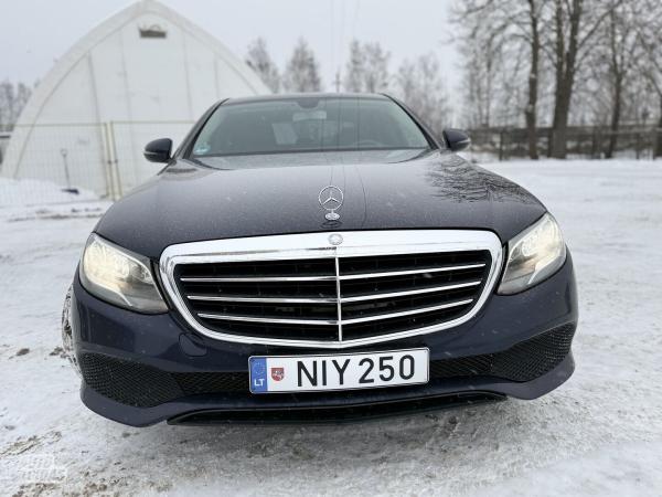 Zils Mercedes-Benz e-200 2018 Kauņa, ar dzinēja tilpumu 2.00 L un nobraukumu 305 tūkst. km par 9950 €, foto 3 vietnē AUTOMOTO.COM.LV