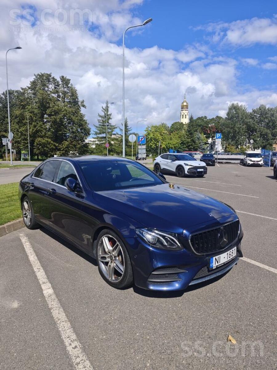 Синий Мерседес E 200 2018 в Рига, объемом двигателя 2.00 л и пробегом 116 тыс. км за 23800 €, фото 1 на AUTOMOTO.COM.LV