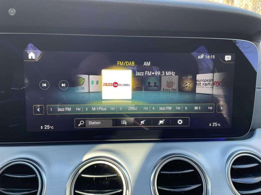 Blue Mercedes-Benz e-200 2021 in Vilnius, with an engine capacity of 1.99 L and mileage of 81 thousand km for 25900 €, photo 15 on AUTOMOTO.COM.LV