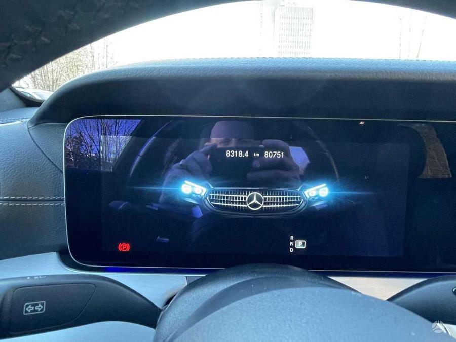 Blue Mercedes-Benz e-200 2021 in Vilnius, with an engine capacity of 1.99 L and mileage of 81 thousand km for 25900 €, photo 17 on AUTOMOTO.COM.LV