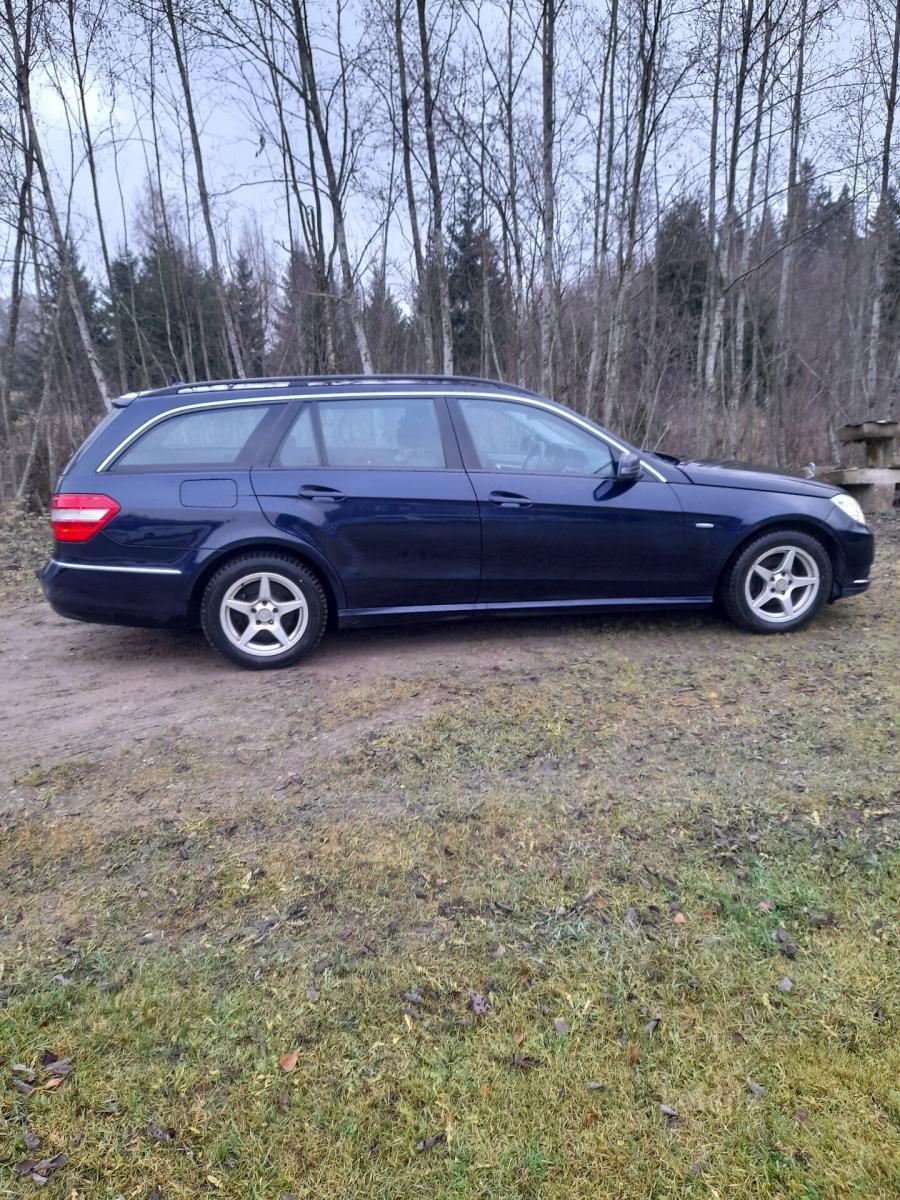 Zils Mercedes-Benz e-200 2010 Jegeva, ar dzinēja tilpumu 0.00 L un nobraukumu 0 tūkst. km par 8500 €, foto 2 vietnē AUTOMOTO.COM.LV