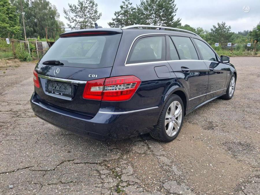 Zils Mercedes-Benz e-200 2010 Alīta, ar dzinēja tilpumu 2.15 L un nobraukumu 309 tūkst. km par 5600 €, foto 3 vietnē AUTOMOTO.COM.LV
