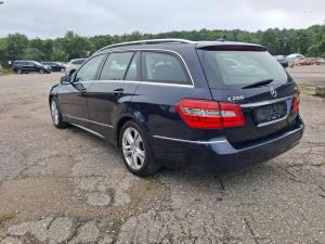 Zils Mercedes-Benz e-200 2010 Alīta, ar dzinēja tilpumu 2.15 L un nobraukumu 309 tūkst. km par 5600 €, foto 8 vietnē AUTOMOTO.COM.LV