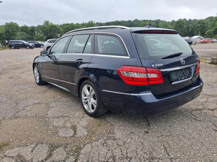 Zils Mercedes-Benz e-200 2010 Alīta, ar dzinēja tilpumu 2.15 L un nobraukumu 309 tūkst. km par 5600 €, foto 8 vietnē AUTOMOTO.COM.LV