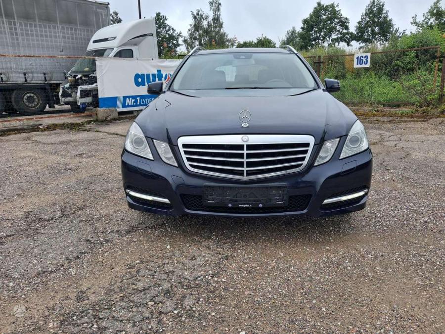 Zils Mercedes-Benz e-200 2010 Alīta, ar dzinēja tilpumu 2.15 L un nobraukumu 309 tūkst. km par 5600 €, foto 13 vietnē AUTOMOTO.COM.LV