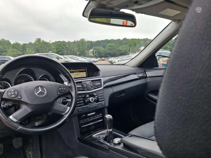 Zils Mercedes-Benz e-200 2010 Alīta, ar dzinēja tilpumu 2.15 L un nobraukumu 309 tūkst. km par 5600 €, foto 17 vietnē AUTOMOTO.COM.LV