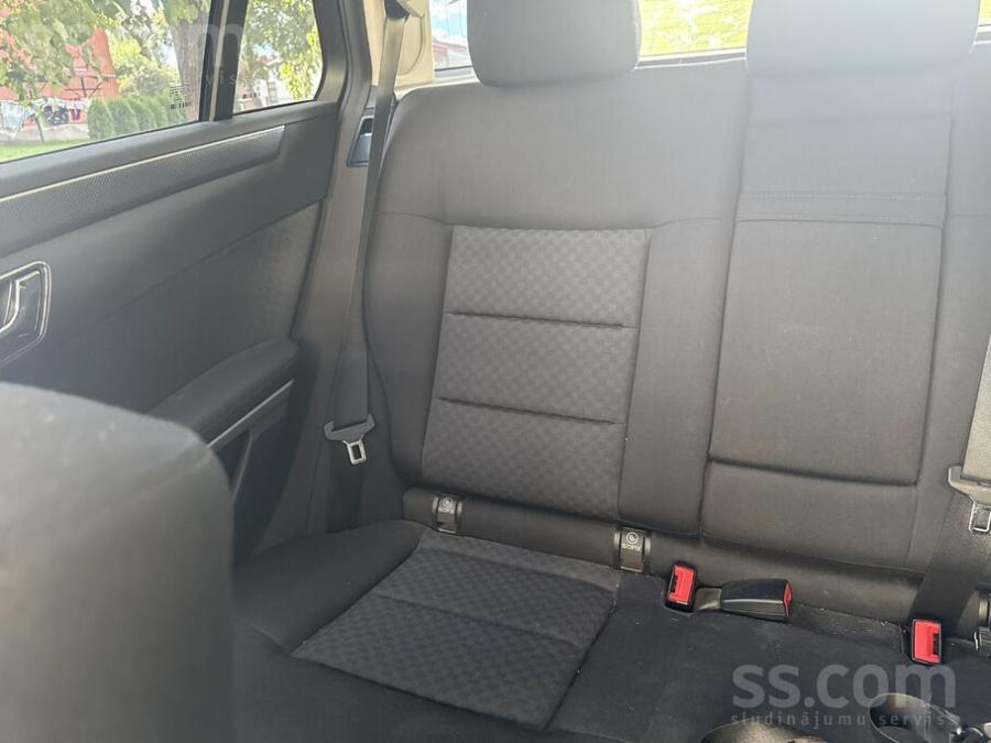 Zils Mercedes-Benz e-200 2010 Balvi, ar dzinēja tilpumu 2.20 L un nobraukumu 305 tūkst. km par 5000 €, foto 4 vietnē AUTOMOTO.COM.LV