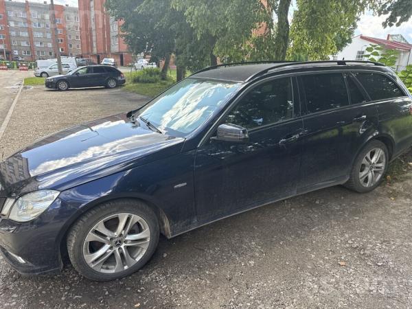 Zils Mercedes-Benz e-200 2010 Balvi, ar dzinēja tilpumu 2.20 L un nobraukumu 305 tūkst. km par 5000 €, foto 4 vietnē AUTOMOTO.COM.LV