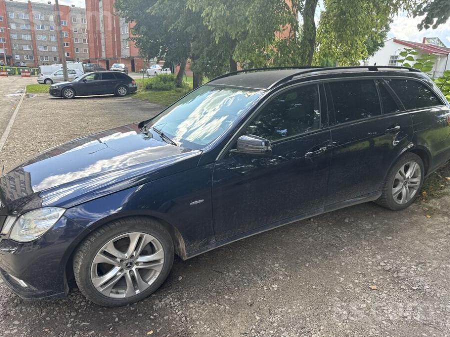 Zils Mercedes-Benz e-200 2010 Balvi, ar dzinēja tilpumu 2.20 L un nobraukumu 305 tūkst. km par 5000 €, foto 5 vietnē AUTOMOTO.COM.LV