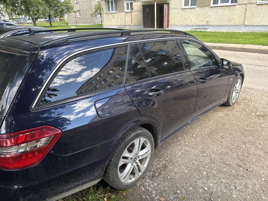 Zils Mercedes-Benz e-200 2010 Balvi, ar dzinēja tilpumu 2.20 L un nobraukumu 305 tūkst. km par 5000 €, foto 8 vietnē AUTOMOTO.COM.LV