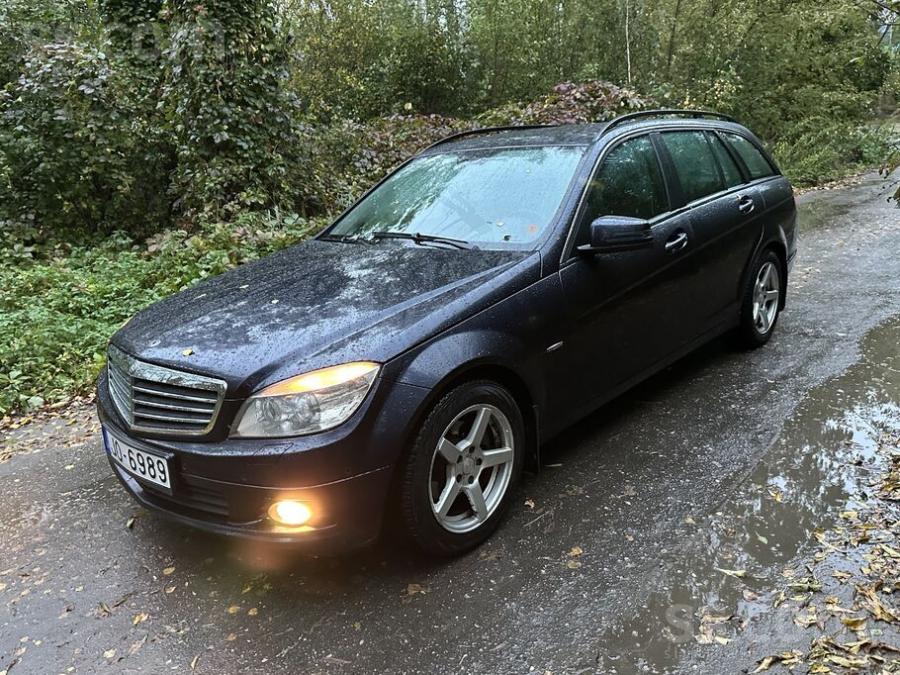 Blue Mercedes-Benz e-200 2010 in Riga, with an engine capacity of 2.20 L and mileage of 348 thousand km for 2650 €, photo 3 on AUTOMOTO.COM.LV