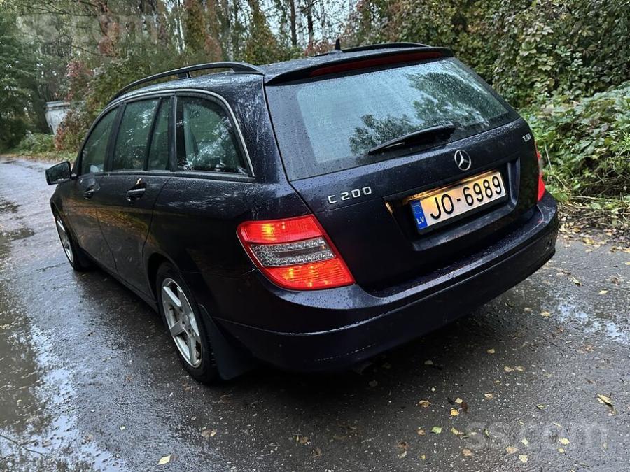 Blue Mercedes-Benz e-200 2010 in Riga, with an engine capacity of 2.20 L and mileage of 348 thousand km for 2650 €, photo 4 on AUTOMOTO.COM.LV