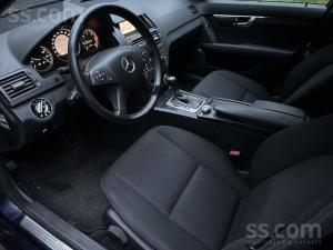 Blue Mercedes-Benz e-200 2010 in Riga, with an engine capacity of 2.20 L and mileage of 348 thousand km for 2650 €, photo 6 on AUTOMOTO.COM.LV