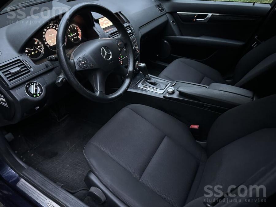 Blue Mercedes-Benz e-200 2010 in Riga, with an engine capacity of 2.20 L and mileage of 348 thousand km for 2650 €, photo 6 on AUTOMOTO.COM.LV