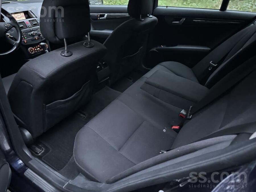 Blue Mercedes-Benz e-200 2010 in Riga, with an engine capacity of 2.20 L and mileage of 348 thousand km for 2650 €, photo 9 on AUTOMOTO.COM.LV