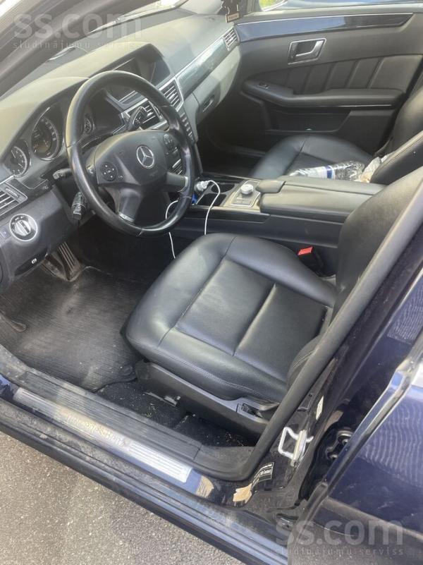 Zils Mercedes-Benz e-200 2012 Rīga, ar dzinēja tilpumu 2.20 L un nobraukumu 398 tūkst. km par 5900 €, foto 3 vietnē AUTOMOTO.COM.LV