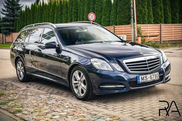 Синий Мерседес E 200 2012 в Рига, объемом двигателя 2.20 л и пробегом 399 тыс. км за 5590 €, фото 4 на AUTOMOTO.COM.LV