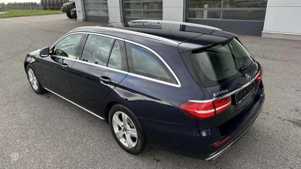Blue Mercedes-Benz e-200 2018 in Klaipeda, with an engine capacity of 2.00 L and mileage of 270 thousand km for 15500 €, photo 3 on AUTOMOTO.COM.LV