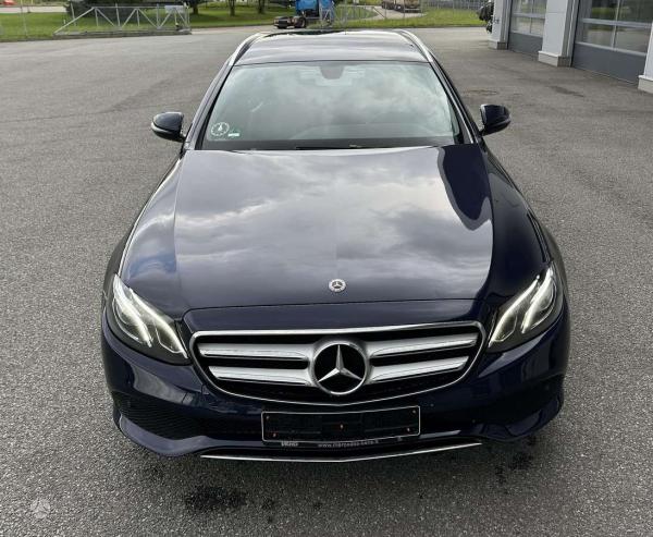 Blue Mercedes-Benz e-200 2018 in Klaipeda, with an engine capacity of 2.00 L and mileage of 270 thousand km for 15500 €, photo 6 on AUTOMOTO.COM.LV