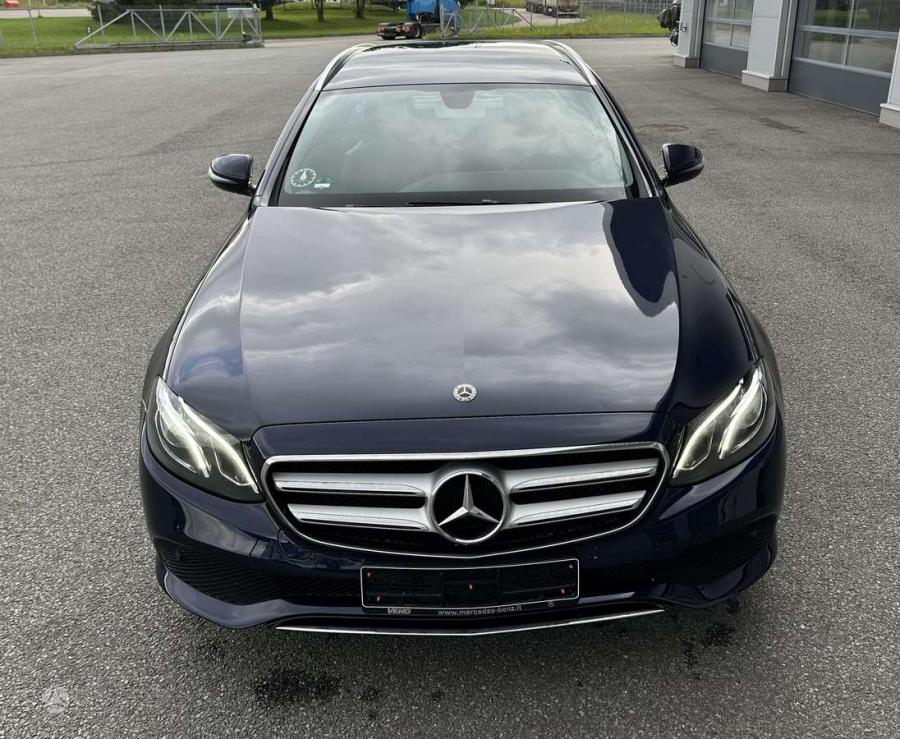 Синий Мерседес E 200 2018 в Клайпеда, объемом двигателя 2.00 л и пробегом 270 тыс. км за 15500 €, фото 7 на AUTOMOTO.COM.LV
