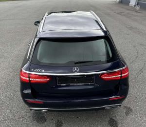 Синий Мерседес E 200 2018 в Клайпеда, объемом двигателя 2.00 л и пробегом 270 тыс. км за 15500 €, фото 8 на AUTOMOTO.COM.LV