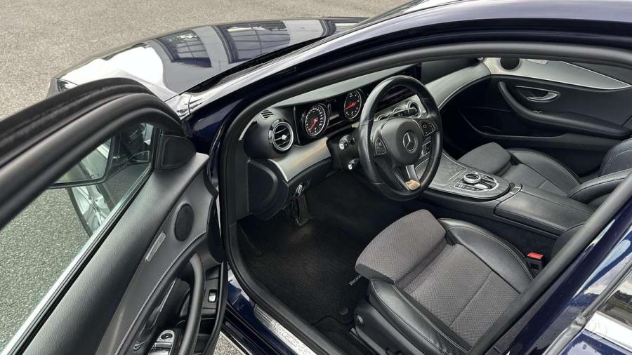 Синий Мерседес E 200 2018 в Клайпеда, объемом двигателя 2.00 л и пробегом 270 тыс. км за 15500 €, фото 12 на AUTOMOTO.COM.LV