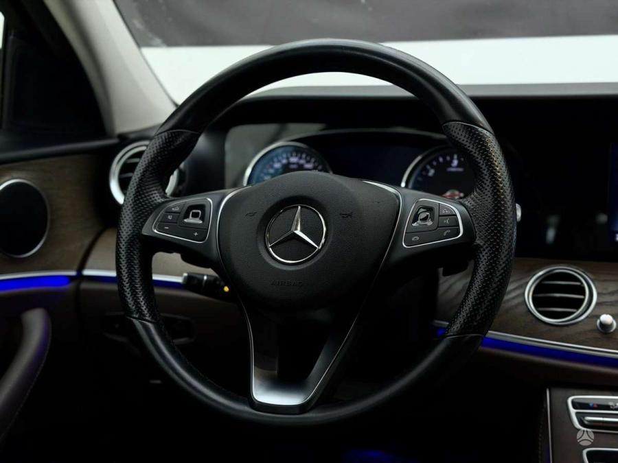 Zils Mercedes-Benz e-200 2018 Viļņa, ar dzinēja tilpumu 1.95 L un nobraukumu 172 tūkst. km par 18500 €, foto 19 vietnē AUTOMOTO.COM.LV